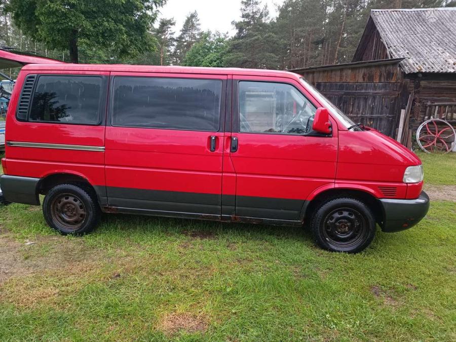 Red Volkswagen Multivan 1996 in Druskininkai, with an engine capacity of 1.90 L and mileage of 537 thousand km for 2200 €, photo 3 on AUTOMOTO.COM.LV