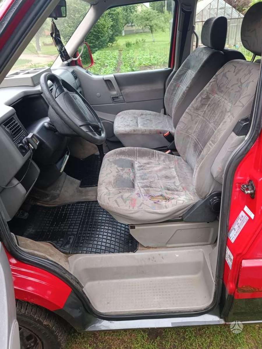 Red Volkswagen Multivan 1996 in Druskininkai, with an engine capacity of 1.90 L and mileage of 537 thousand km for 2200 €, photo 6 on AUTOMOTO.COM.LV