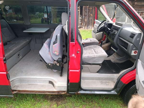 Sarkans Volkswagen Multivan 1996 Druskininkai, ar dzinēja tilpumu 1.90 L un nobraukumu 537 tūkst. km par 2200 €, foto 8 vietnē AUTOMOTO.COM.LV