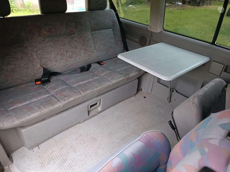 Red Volkswagen Multivan 1996 in Druskininkai, with an engine capacity of 1.90 L and mileage of 537 thousand km for 2200 €, photo 10 on AUTOMOTO.COM.LV