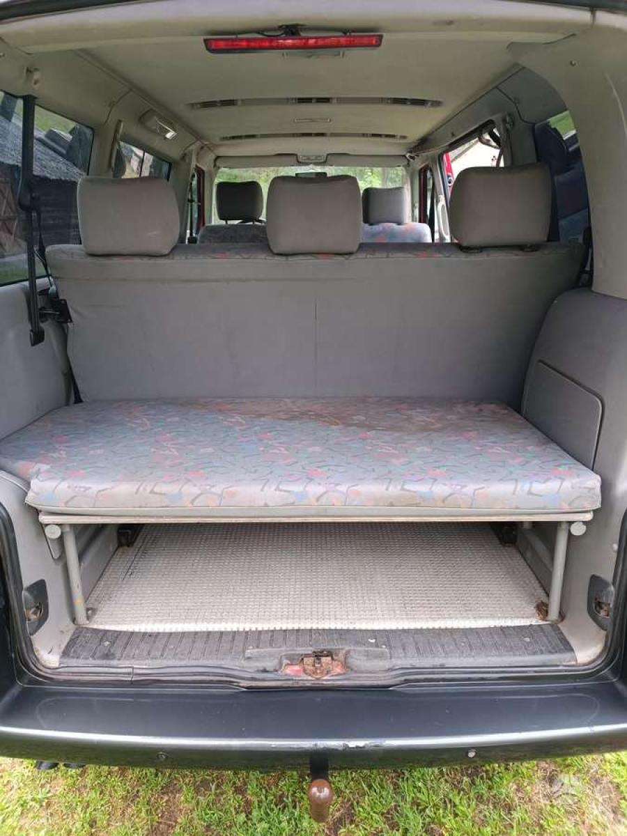Red Volkswagen Multivan 1996 in Druskininkai, with an engine capacity of 1.90 L and mileage of 537 thousand km for 2200 €, photo 11 on AUTOMOTO.COM.LV