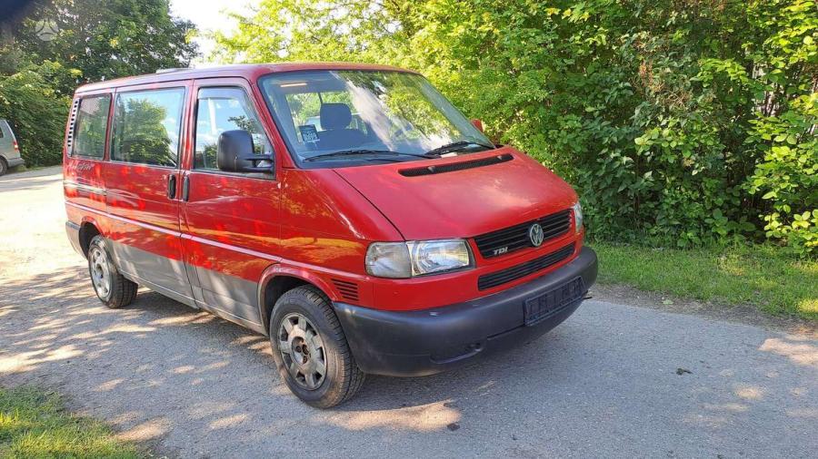 Красный Фольксваген Мультиван 1996 в Кедайняй, объемом двигателя 2.50 л и пробегом 407 тыс. км за 3650 €, фото 4 на AUTOMOTO.COM.LV
