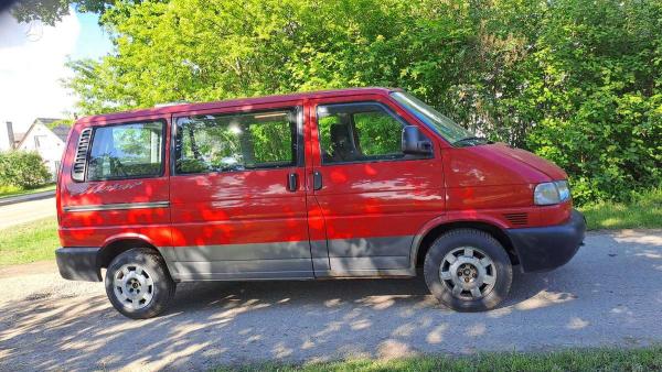 Sarkans Volkswagen Multivan 1996 Kėdainiai, ar dzinēja tilpumu 2.50 L un nobraukumu 407 tūkst. km par 3650 €, foto 4 vietnē AUTOMOTO.COM.LV