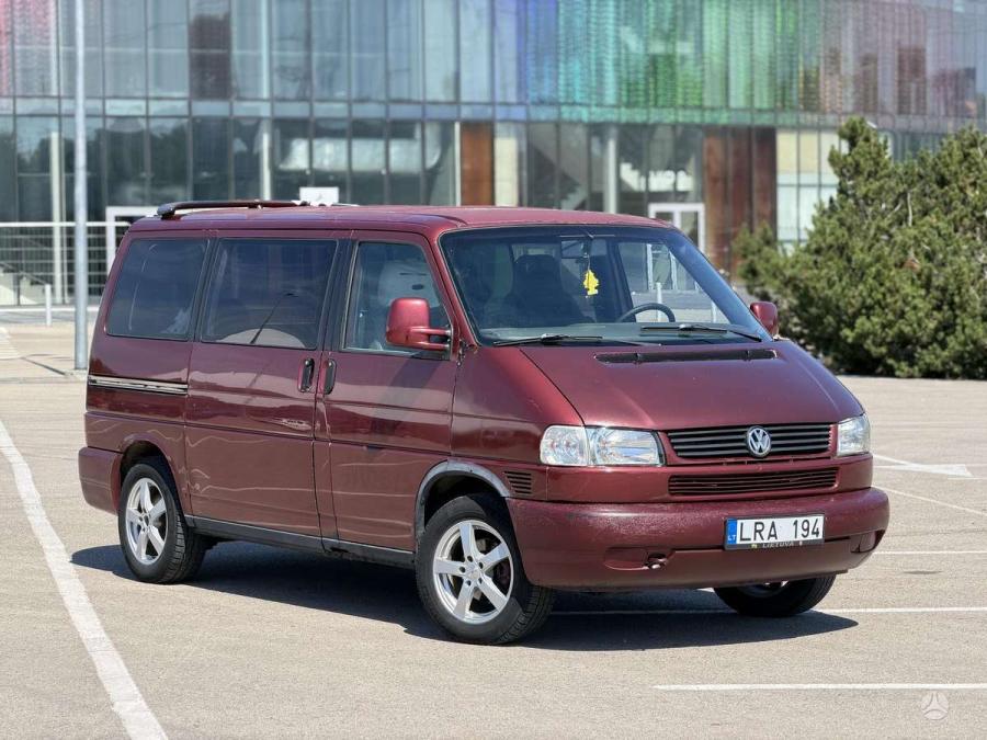 Sarkans Volkswagen Multivan 1996 Šauļi, ar dzinēja tilpumu 2.50 L un nobraukumu 220 tūkst. km par 2700 €, foto 1 vietnē AUTOMOTO.COM.LV