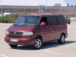 Sarkans Volkswagen Multivan 1996 Šauļi, ar dzinēja tilpumu 2.50 L un nobraukumu 220 tūkst. km par 2700 €, foto 4 vietnē AUTOMOTO.COM.LV