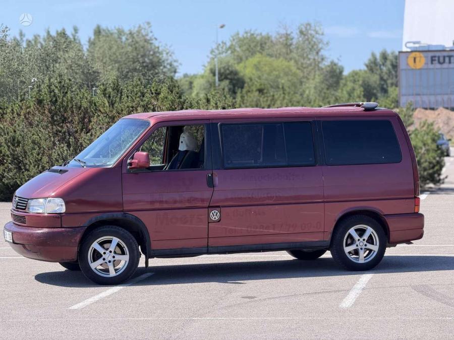 Sarkans Volkswagen Multivan 1996 Šauļi, ar dzinēja tilpumu 2.50 L un nobraukumu 220 tūkst. km par 2700 €, foto 5 vietnē AUTOMOTO.COM.LV