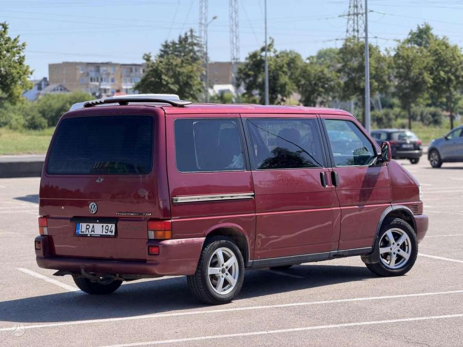 Sarkans Volkswagen Multivan 1996 Šauļi, ar dzinēja tilpumu 2.50 L un nobraukumu 220 tūkst. km par 2700 €, foto 7 vietnē AUTOMOTO.COM.LV