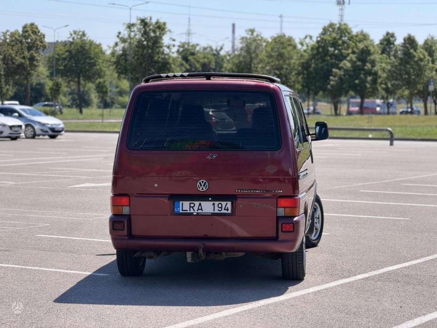 Sarkans Volkswagen Multivan 1996 Šauļi, ar dzinēja tilpumu 2.50 L un nobraukumu 220 tūkst. km par 2700 €, foto 8 vietnē AUTOMOTO.COM.LV