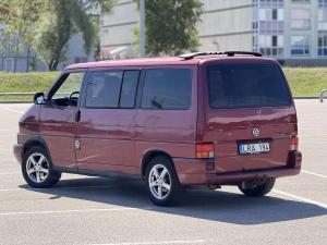 Sarkans Volkswagen Multivan 1996 Šauļi, ar dzinēja tilpumu 2.50 L un nobraukumu 220 tūkst. km par 2700 €, foto 9 vietnē AUTOMOTO.COM.LV