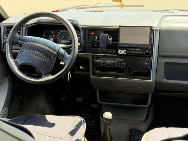 Sarkans Volkswagen Multivan 1996 Šauļi, ar dzinēja tilpumu 2.50 L un nobraukumu 220 tūkst. km par 2700 €, foto 10 vietnē AUTOMOTO.COM.LV
