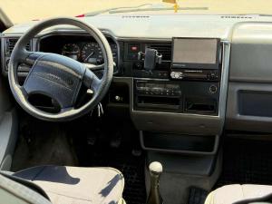 Sarkans Volkswagen Multivan 1996 Šauļi, ar dzinēja tilpumu 2.50 L un nobraukumu 220 tūkst. km par 2700 €, foto 11 vietnē AUTOMOTO.COM.LV