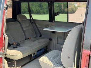 Sarkans Volkswagen Multivan 1996 Šauļi, ar dzinēja tilpumu 2.50 L un nobraukumu 220 tūkst. km par 2700 €, foto 12 vietnē AUTOMOTO.COM.LV