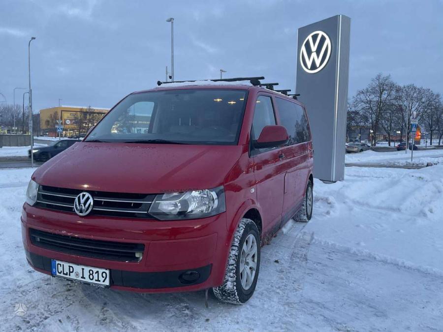 Sarkans Volkswagen Multivan 2011 Šauļi, ar dzinēja tilpumu 1.97 L un nobraukumu 199 tūkst. km par 11990 €, foto 1 vietnē AUTOMOTO.COM.LV