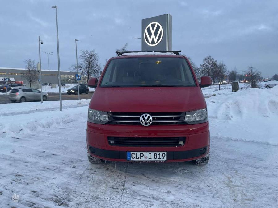 Sarkans Volkswagen Multivan 2011 Šauļi, ar dzinēja tilpumu 1.97 L un nobraukumu 199 tūkst. km par 11990 €, foto 2 vietnē AUTOMOTO.COM.LV