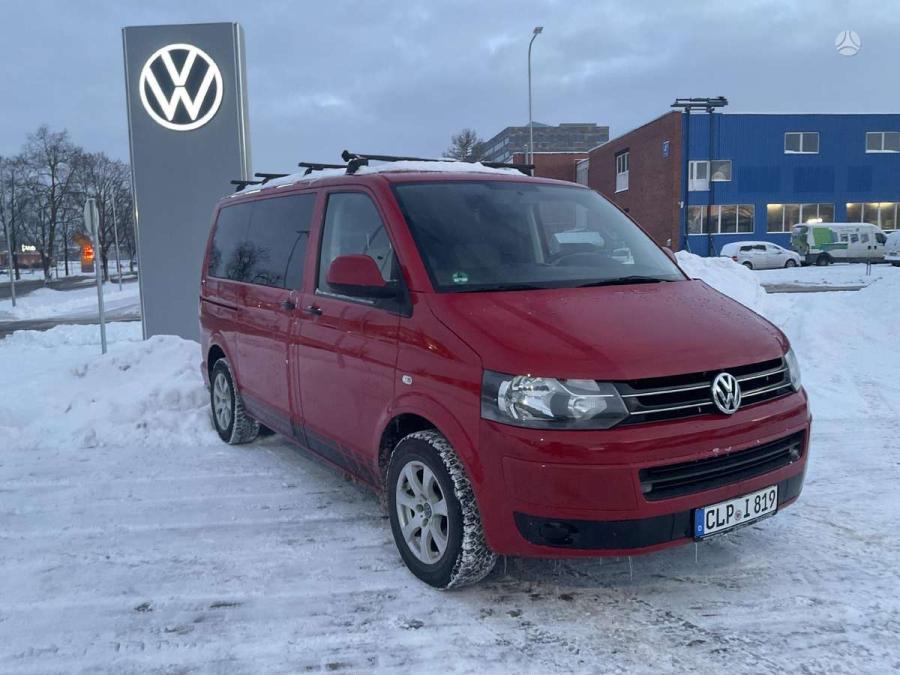Sarkans Volkswagen Multivan 2011 Šauļi, ar dzinēja tilpumu 1.97 L un nobraukumu 199 tūkst. km par 11990 €, foto 3 vietnē AUTOMOTO.COM.LV
