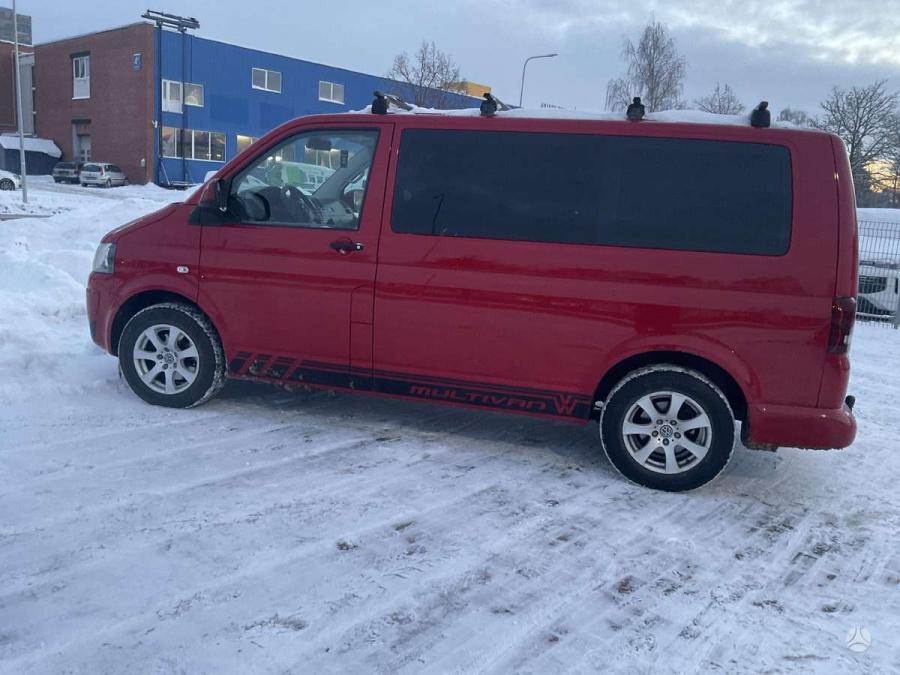 Sarkans Volkswagen Multivan 2011 Šauļi, ar dzinēja tilpumu 1.97 L un nobraukumu 199 tūkst. km par 11990 €, foto 4 vietnē AUTOMOTO.COM.LV
