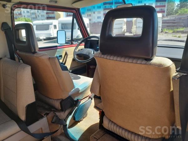 Sarkans Volkswagen Multivan 1988 Talsi, ar dzinēja tilpumu 1.60 L un nobraukumu 194 tūkst. km par 10800 €, foto 6 vietnē AUTOMOTO.COM.LV