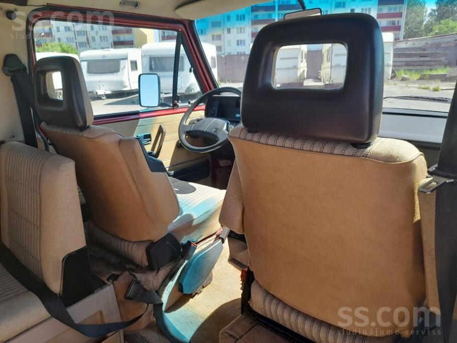 Sarkans Volkswagen Multivan 1988 Talsi, ar dzinēja tilpumu 1.60 L un nobraukumu 194 tūkst. km par 10800 €, foto 7 vietnē AUTOMOTO.COM.LV