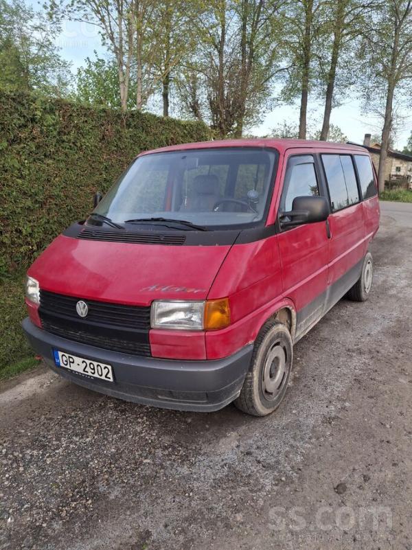 Sarkans Volkswagen Multivan 1993 Jelgava, ar dzinēja tilpumu 2.40 L un nobraukumu 338 tūkst. km par 1350 €, foto 2 vietnē AUTOMOTO.COM.LV