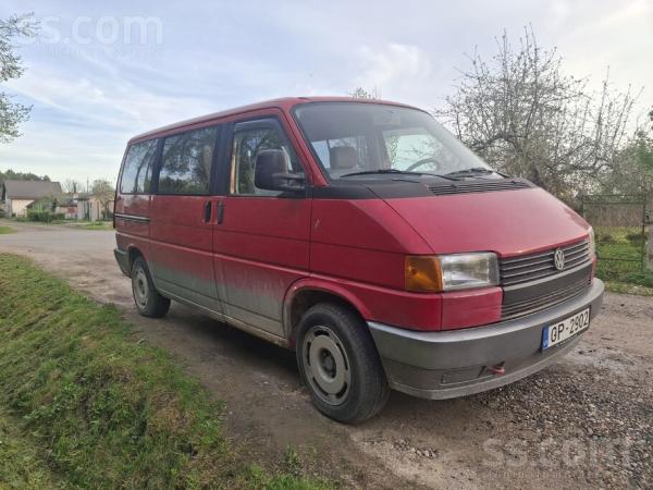 Sarkans Volkswagen Multivan 1993 Jelgava, ar dzinēja tilpumu 2.40 L un nobraukumu 338 tūkst. km par 1350 €, foto 4 vietnē AUTOMOTO.COM.LV