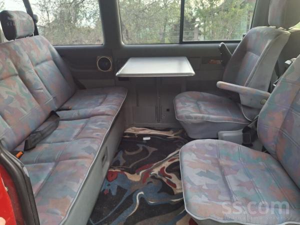 Sarkans Volkswagen Multivan 1993 Jelgava, ar dzinēja tilpumu 2.40 L un nobraukumu 338 tūkst. km par 1350 €, foto 7 vietnē AUTOMOTO.COM.LV