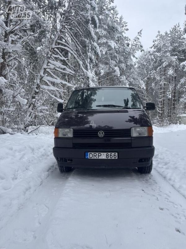 Sarkans Volkswagen Multivan 1994 Vievis, ar dzinēja tilpumu 2.40 L un nobraukumu 330 tūkst. km par 4250 €, foto 3 vietnē AUTOMOTO.COM.LV