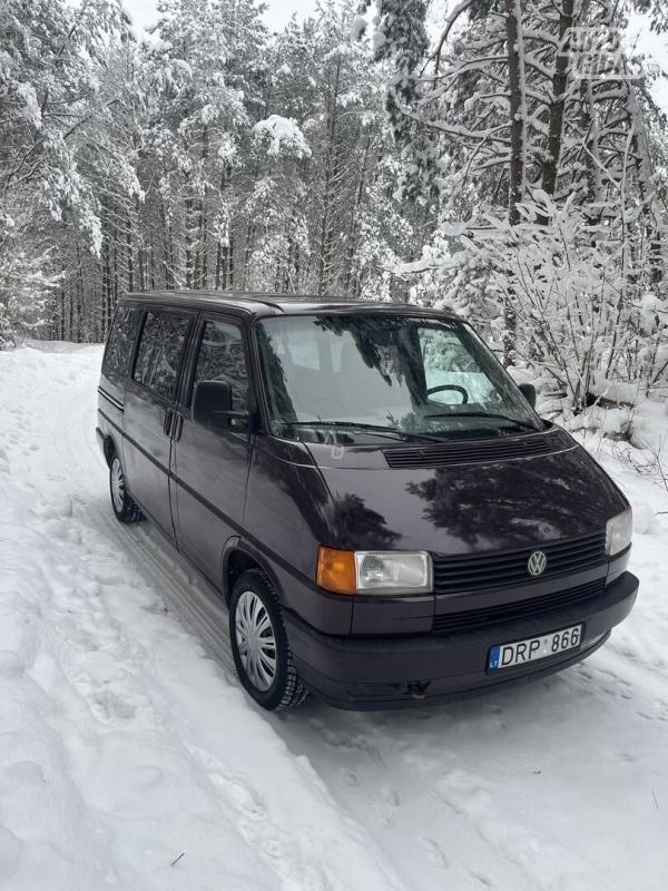 Sarkans Volkswagen Multivan 1994 Vievis, ar dzinēja tilpumu 2.40 L un nobraukumu 330 tūkst. km par 4250 €, foto 5 vietnē AUTOMOTO.COM.LV