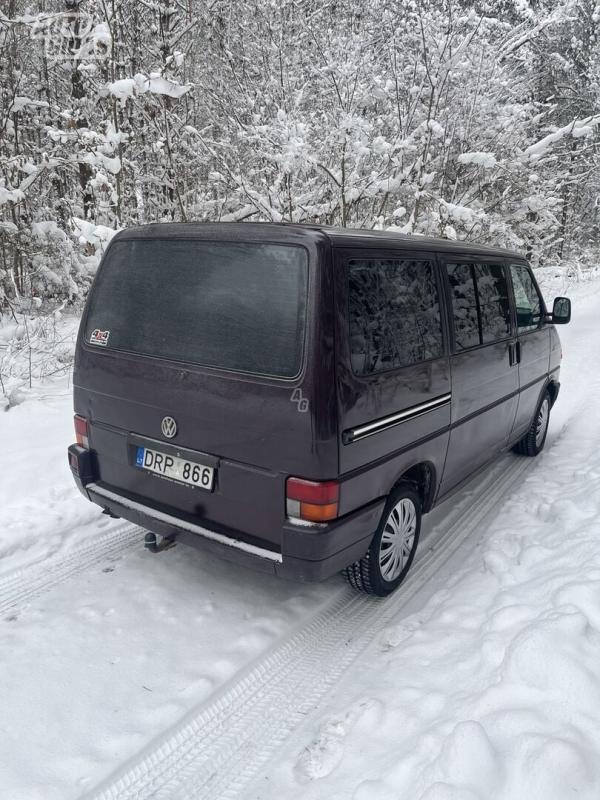 Sarkans Volkswagen Multivan 1994 Vievis, ar dzinēja tilpumu 2.40 L un nobraukumu 330 tūkst. km par 4250 €, foto 6 vietnē AUTOMOTO.COM.LV