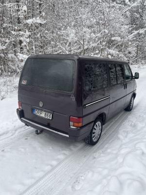 Red Volkswagen Multivan 1994 in Vievis, with an engine capacity of 2.40 L and mileage of 330 thousand km for 4250 €, photo 6 on AUTOMOTO.COM.LV