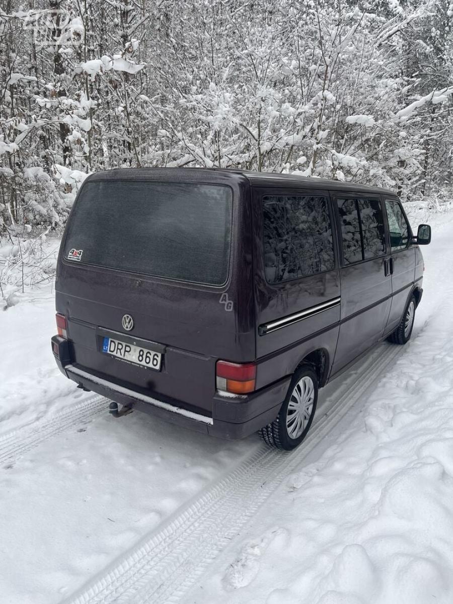 Red Volkswagen Multivan 1994 in Vievis, with an engine capacity of 2.40 L and mileage of 330 thousand km for 4250 €, photo 6 on AUTOMOTO.COM.LV