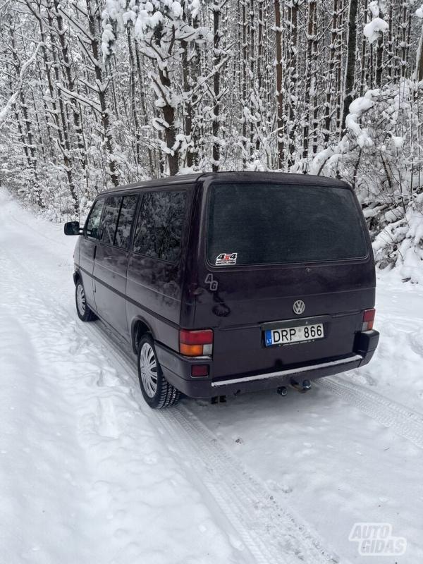 Sarkans Volkswagen Multivan 1994 Vievis, ar dzinēja tilpumu 2.40 L un nobraukumu 330 tūkst. km par 4250 €, foto 7 vietnē AUTOMOTO.COM.LV