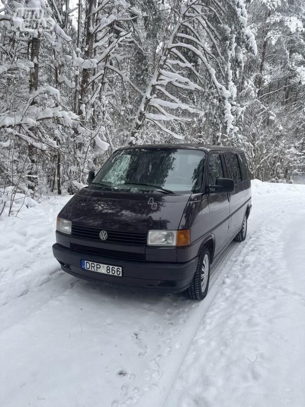 Sarkans Volkswagen Multivan 1994 Vievis, ar dzinēja tilpumu 2.40 L un nobraukumu 330 tūkst. km par 4250 €, foto 8 vietnē AUTOMOTO.COM.LV