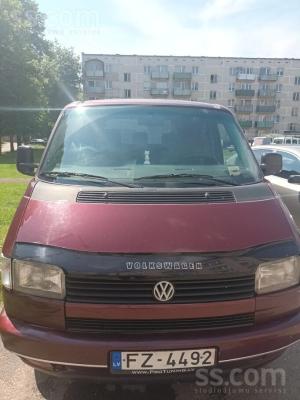 Sarkans Volkswagen Multivan 1995 Daugavpils, ar dzinēja tilpumu 1.90 L un nobraukumu 427 tūkst. km par 2350 €, foto  vietnē AUTOMOTO.COM.LV