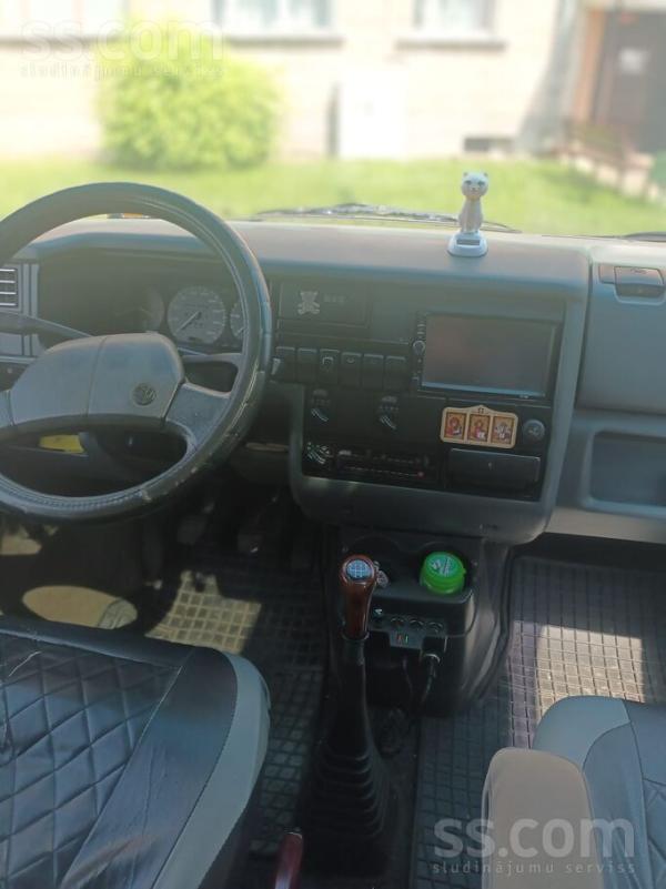 Sarkans Volkswagen Multivan 1995 Daugavpils, ar dzinēja tilpumu 1.90 L un nobraukumu 427 tūkst. km par 2350 €, foto 3 vietnē AUTOMOTO.COM.LV