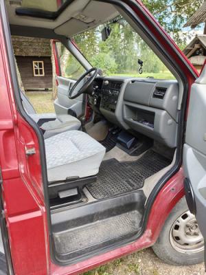 Sarkans Volkswagen Multivan 1995 Tartu, ar dzinēja tilpumu 2.40 L un nobraukumu 398 tūkst. km par 7000 €, foto 3 vietnē AUTOMOTO.COM.LV