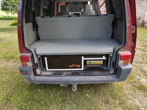 Sarkans Volkswagen Multivan 1995 Tartu, ar dzinēja tilpumu 2.40 L un nobraukumu 398 tūkst. km par 7000 €, foto 4 vietnē AUTOMOTO.COM.LV