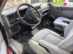 Sarkans Volkswagen Multivan 1995 Tartu, ar dzinēja tilpumu 2.40 L un nobraukumu 398 tūkst. km par 7000 €, foto 9 vietnē AUTOMOTO.COM.LV