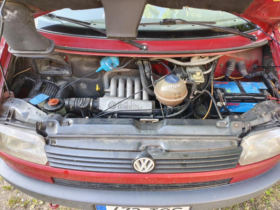 Sarkans Volkswagen Multivan 1995 Tartu, ar dzinēja tilpumu 2.40 L un nobraukumu 398 tūkst. km par 7000 €, foto 10 vietnē AUTOMOTO.COM.LV