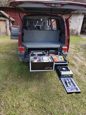 Sarkans Volkswagen Multivan 1995 Tartu, ar dzinēja tilpumu 2.40 L un nobraukumu 398 tūkst. km par 7000 €, foto 16 vietnē AUTOMOTO.COM.LV