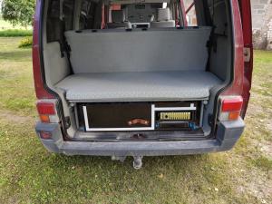 Sarkans Volkswagen Multivan 1995 Tartu, ar dzinēja tilpumu 2.40 L un nobraukumu 398 tūkst. km par 7000 €, foto 19 vietnē AUTOMOTO.COM.LV