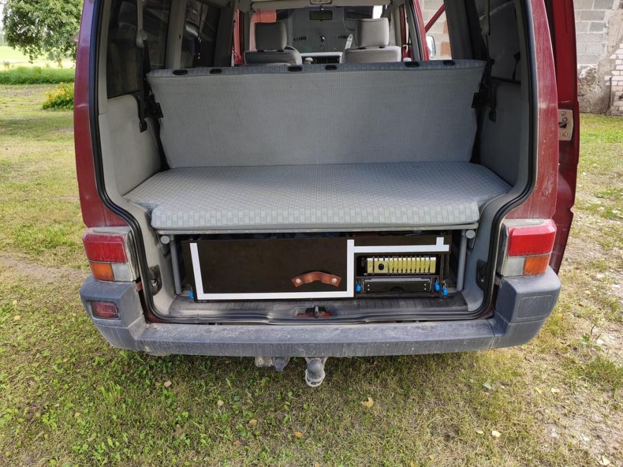 Sarkans Volkswagen Multivan 1995 Tartu, ar dzinēja tilpumu 2.40 L un nobraukumu 398 tūkst. km par 7000 €, foto 19 vietnē AUTOMOTO.COM.LV