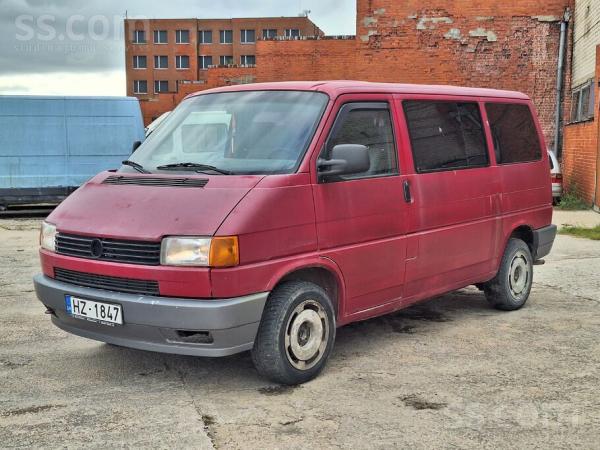 Red Volkswagen Multivan 1995 in Ventspils, with an engine capacity of 2.40 L and mileage of 557 thousand km for 1250 €, photo 1 on AUTOMOTO.COM.LV