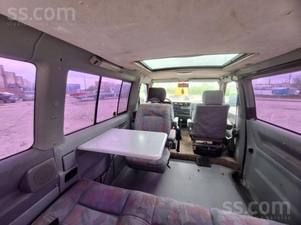 Red Volkswagen Multivan 1995 in Ventspils, with an engine capacity of 2.40 L and mileage of 557 thousand km for 1250 €, photo 9 on AUTOMOTO.COM.LV