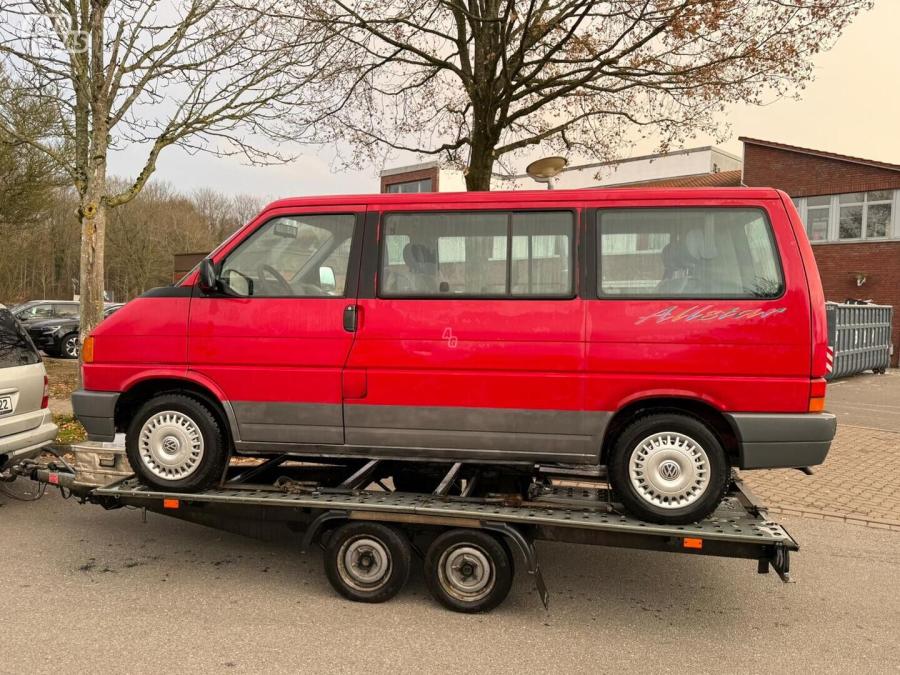 Red Volkswagen Multivan 1996 in Klaipeda, with an engine capacity of 2.40 L and mileage of 320 thousand km for 3890 €, photo 2 on AUTOMOTO.COM.LV