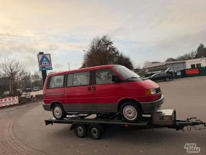 Red Volkswagen Multivan 1996 in Klaipeda, with an engine capacity of 2.40 L and mileage of 320 thousand km for 3890 €, photo 3 on AUTOMOTO.COM.LV