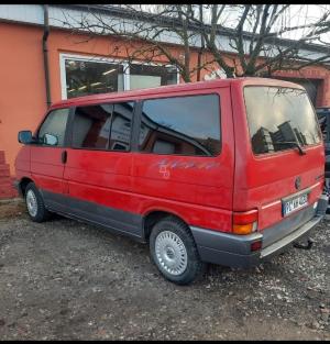 Red Volkswagen Multivan 1996 in Klaipeda, with an engine capacity of 2.40 L and mileage of 320 thousand km for 3890 €, photo 5 on AUTOMOTO.COM.LV