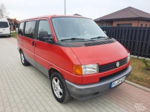 Red Volkswagen Multivan 1996 in Klaipeda, with an engine capacity of 2.40 L and mileage of 353 thousand km for 3590 €, photo 3 on AUTOMOTO.COM.LV