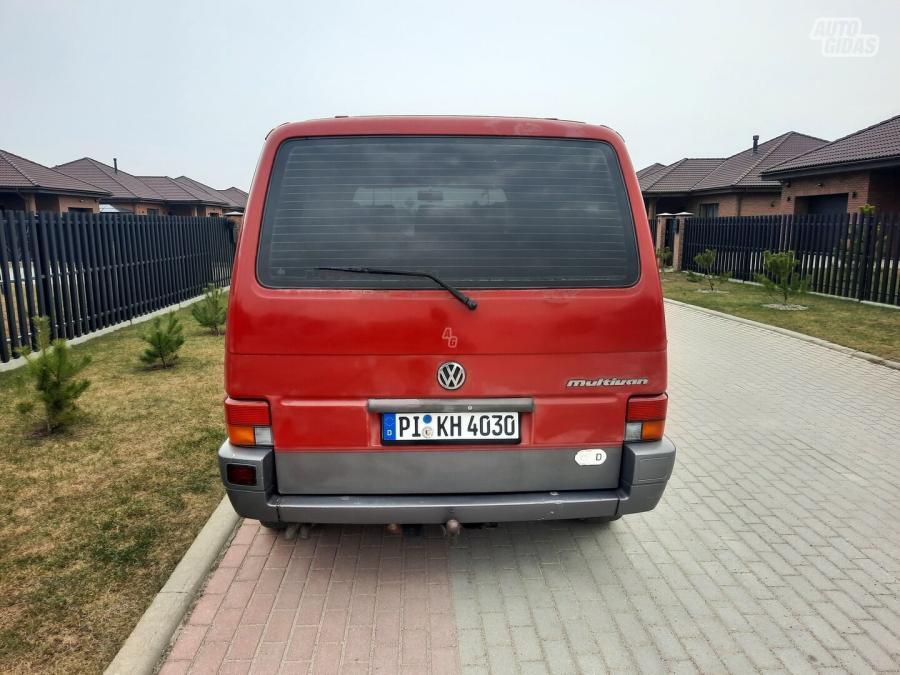 Red Volkswagen Multivan 1996 in Klaipeda, with an engine capacity of 2.40 L and mileage of 353 thousand km for 3590 €, photo 7 on AUTOMOTO.COM.LV
