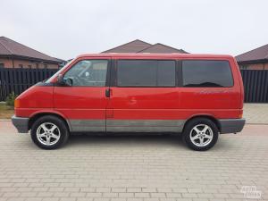 Red Volkswagen Multivan 1996 in Klaipeda, with an engine capacity of 2.40 L and mileage of 353 thousand km for 3590 €, photo 10 on AUTOMOTO.COM.LV