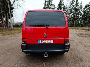 Red Volkswagen Multivan 1996 in Sirvintos, with an engine capacity of 2.50 L and mileage of 351 thousand km for 7999 €, photo 6 on AUTOMOTO.COM.LV